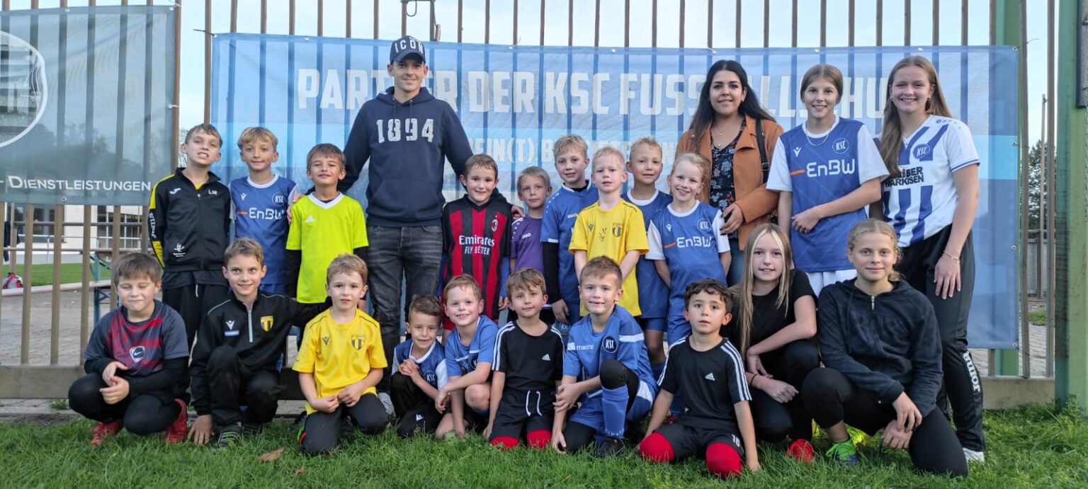 KSC-Profi begeistert Kinder beim FC Weiher - FC Weiher 1945 e.V. - FC ...